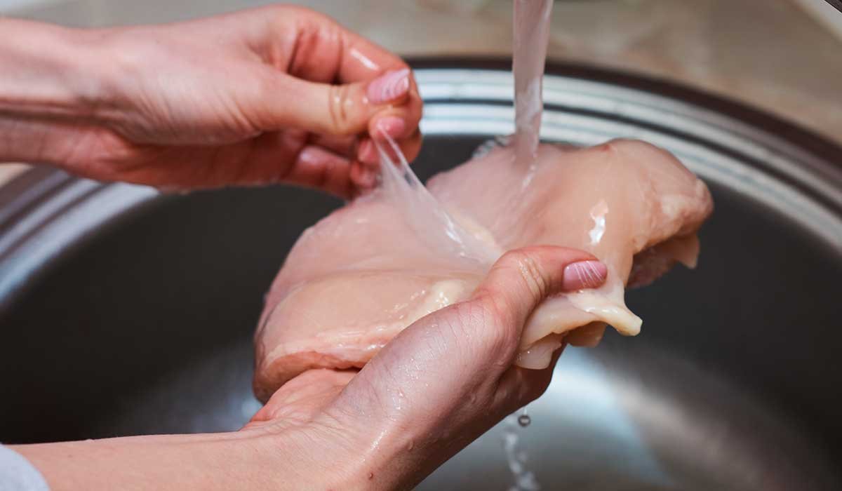 ¿Es conveniente lavar el pollo antes de cocinarlo? - ALIMENTA TU VIDA